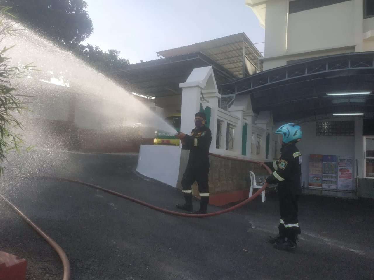 Lagi, Damkar Semprotkan 9.000 Liter Disinfektan – Radar Cirebon ID