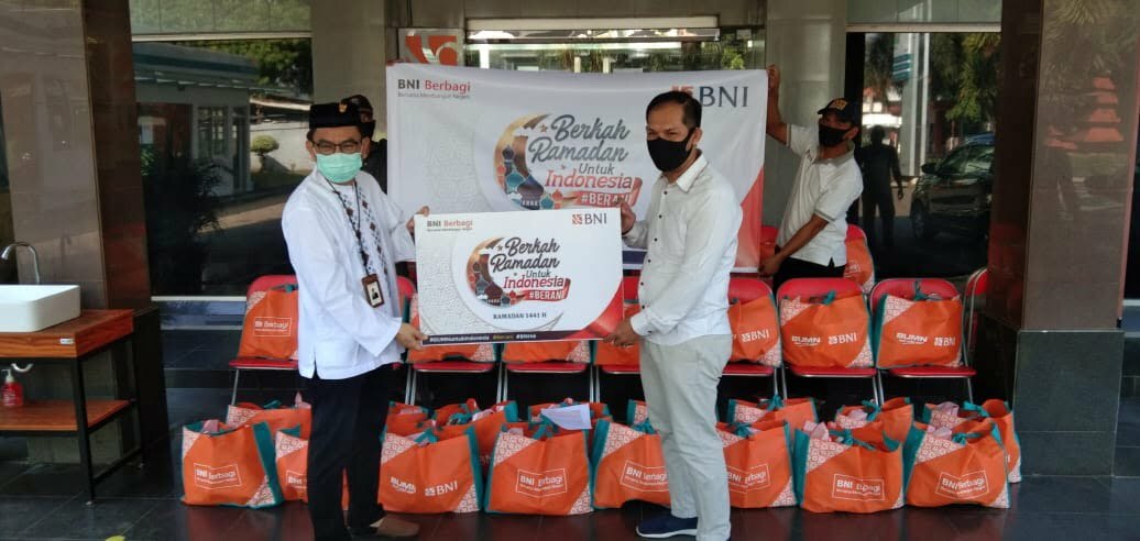 BNI KC Cirebon Salurkan 250 Paket Sembako – Radar Cirebon ID