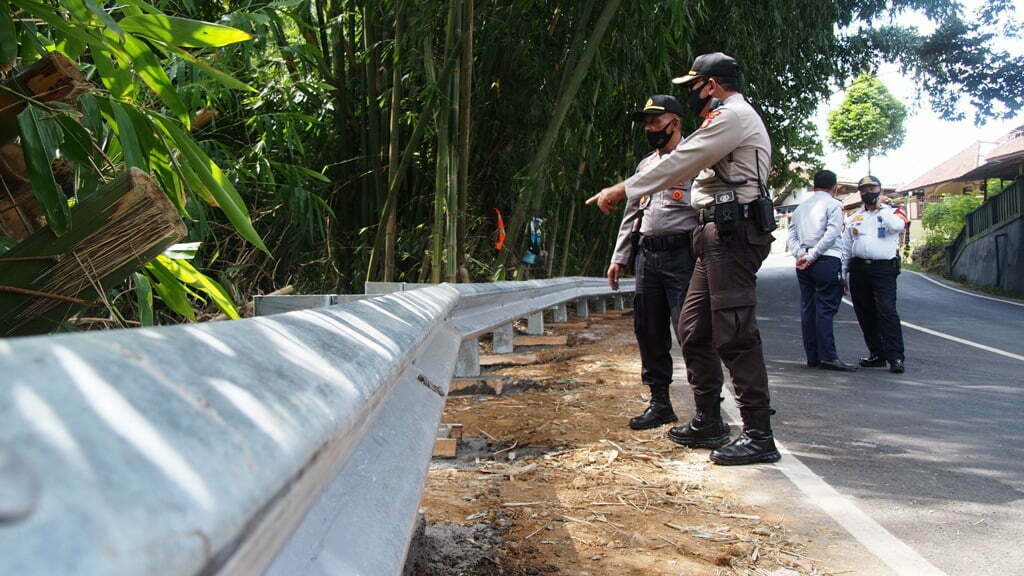 Rawan Kecelakaan, Jalan Cirendang-Cigugur Dilengkapi Guard Rail – Radar ...
