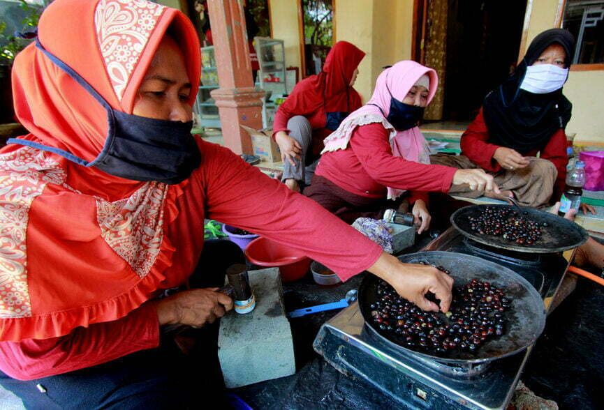 Mengintip Usaha Keripik Tike Indramayu di Tengah Pandemi Covid-19 ...