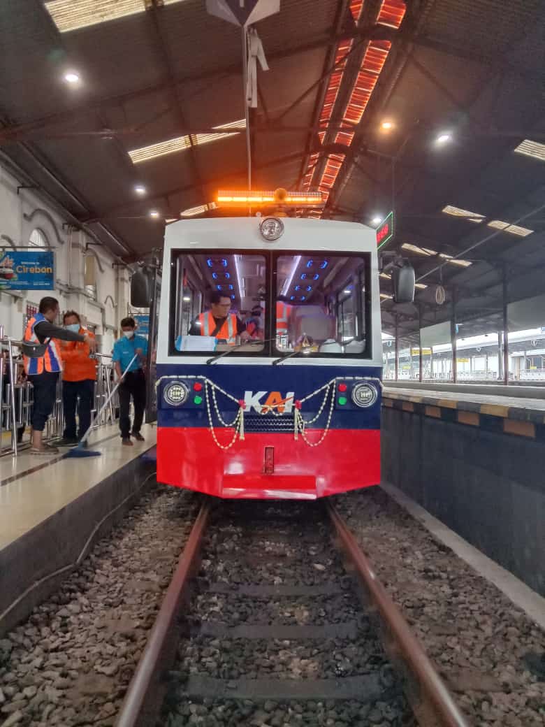 Kereta Api Resmikan Lori Dresin Inspeksi Terbaru – Radar Cirebon ID