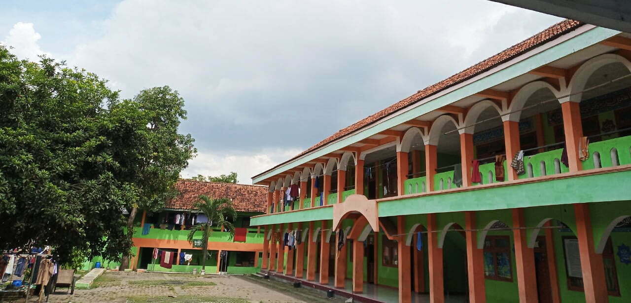 AYO MONDOK, Ini Pesantren Tertua di Cirebon Yang Berdiri Lebih dari 3 ...