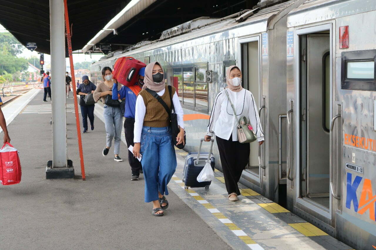 NGGAK PERLU KE STASIUN, Ini Cara Pemesanan Tiket Kereta Api Lebaran 2023 – Radar Cirebon ID