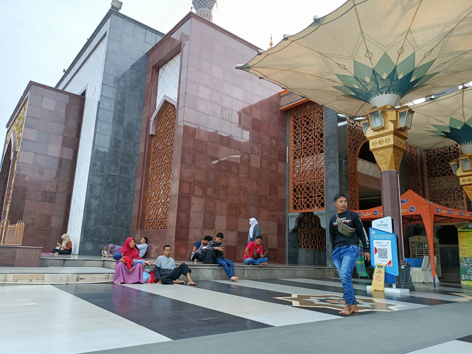 Napak Tilas Masjid Bersejarah di Kota Cirebon saat Ramadhan; Masjid At ...