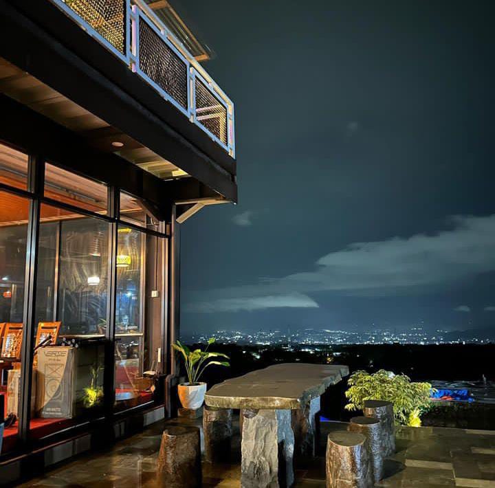 KEREN ABIS, Rageman Resto and Coffee Suguhkan Serunya Nongkrong di ...