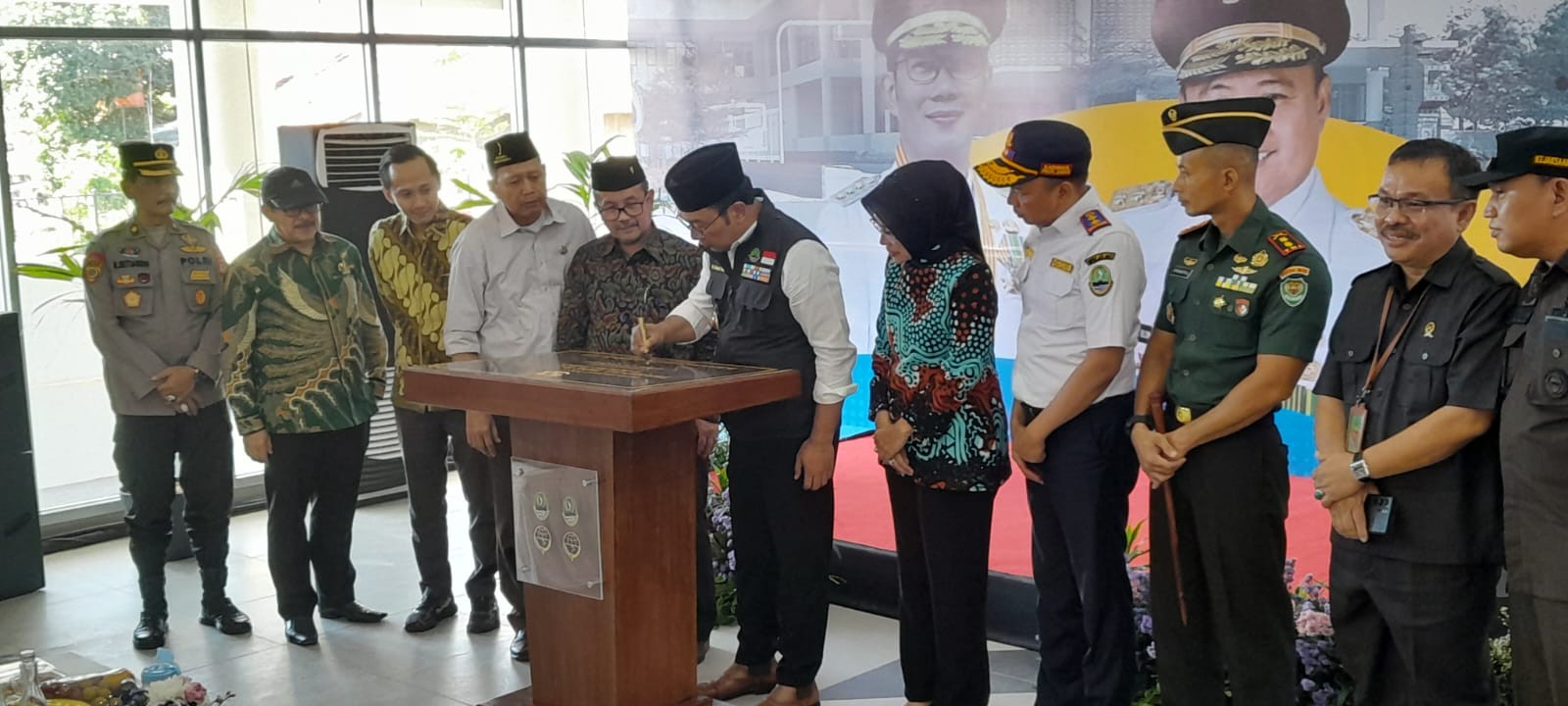 Gubernur Jawa Barat Resmikan Terminal Ciledug Senilai Rp48 Miliar ...