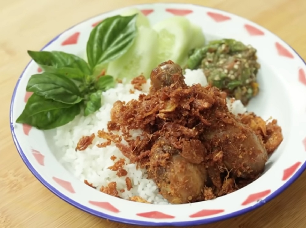 Makan Siang dengan Ayam Goreng Serundeng Memang Mantul, Intip Resep Chef Devina Di Sini! – Laman ...