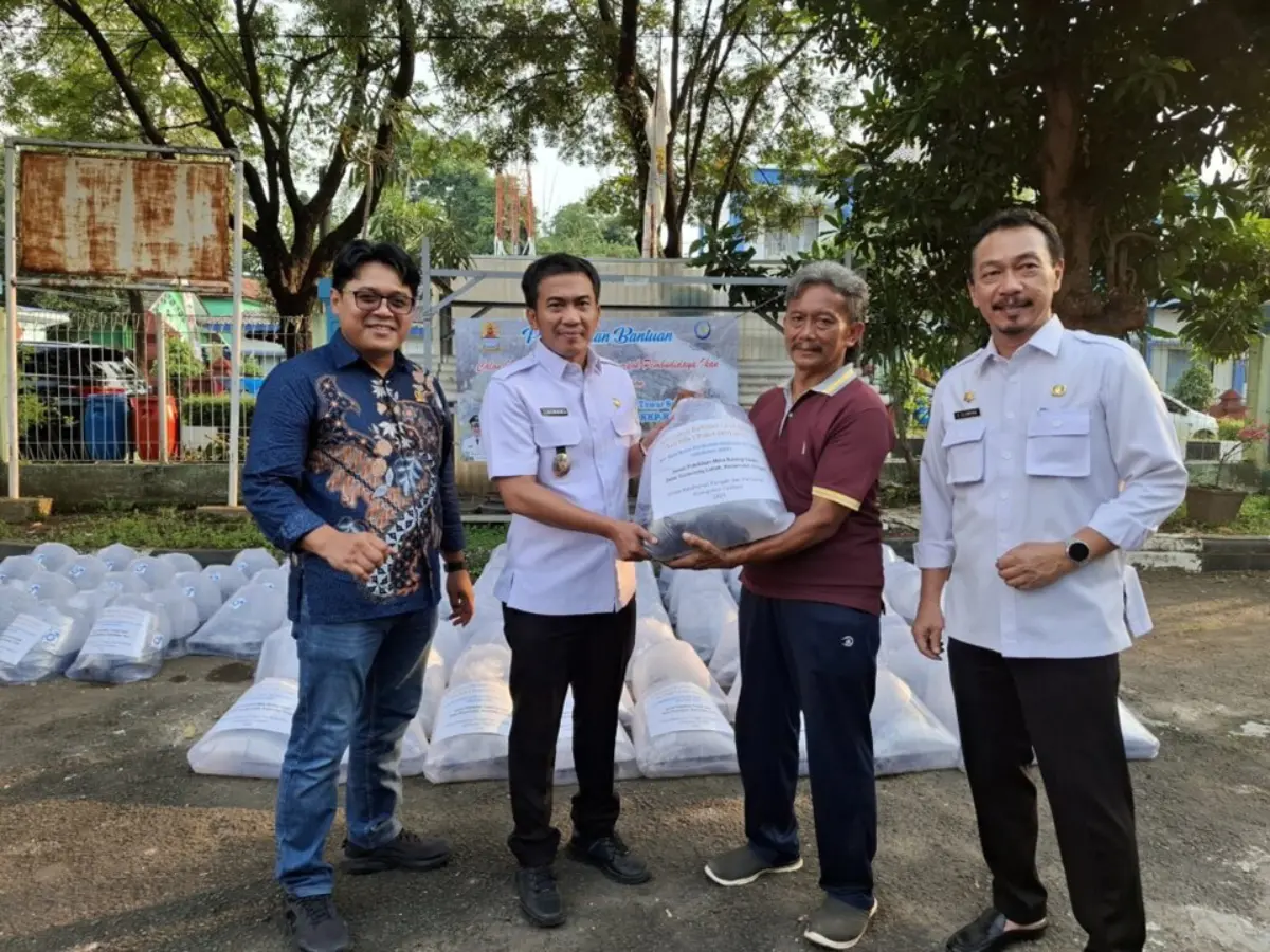 Dukung Ketahanan Pangan, DKPP Cirebon Salurkan Bantuan Ikan Nila pada 5 Pokdakan – Radar Cirebon ID