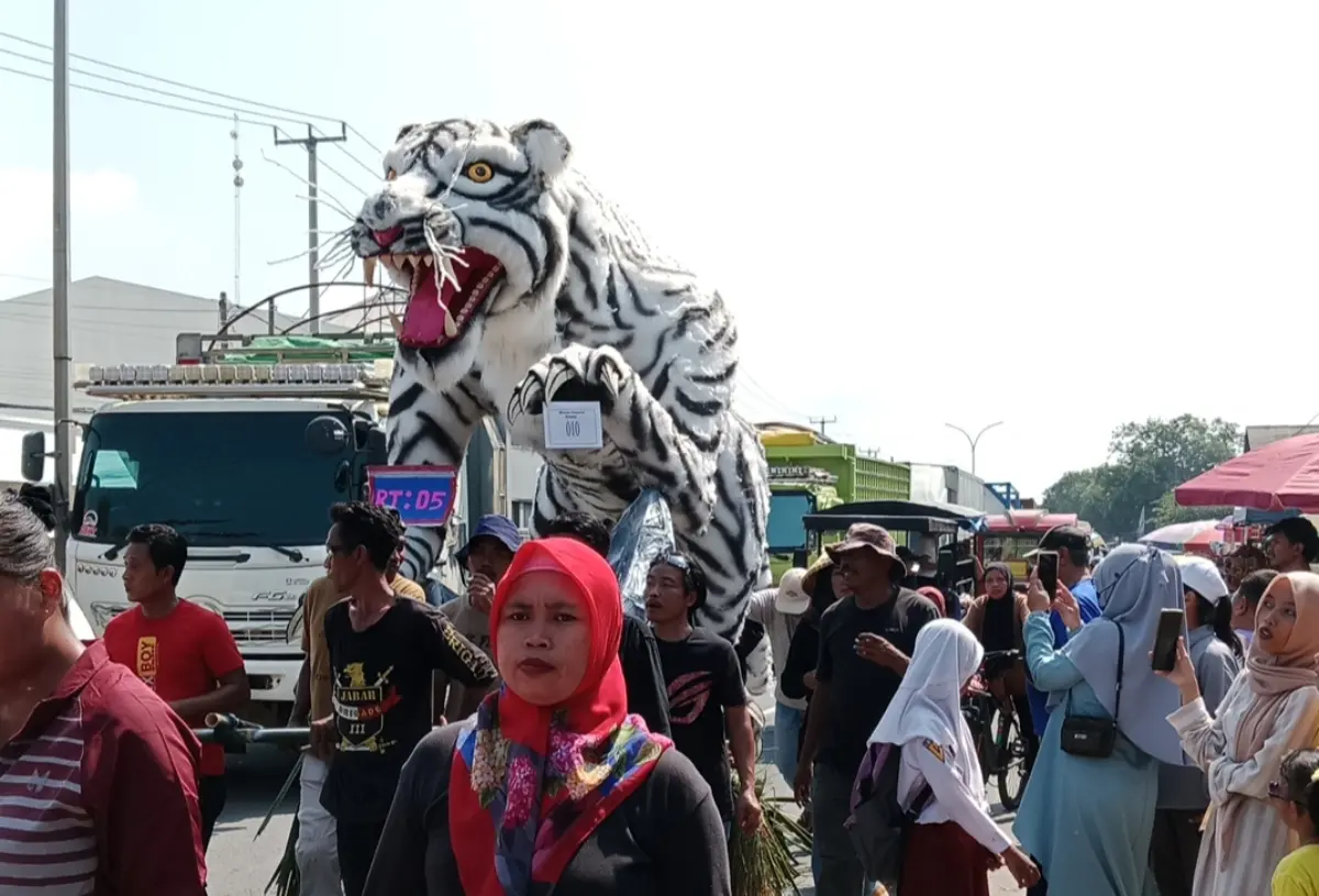 Semarak Acara Adat Mapag Sri Desa Tulungagung Indramayu, Mulai Karnaval ...