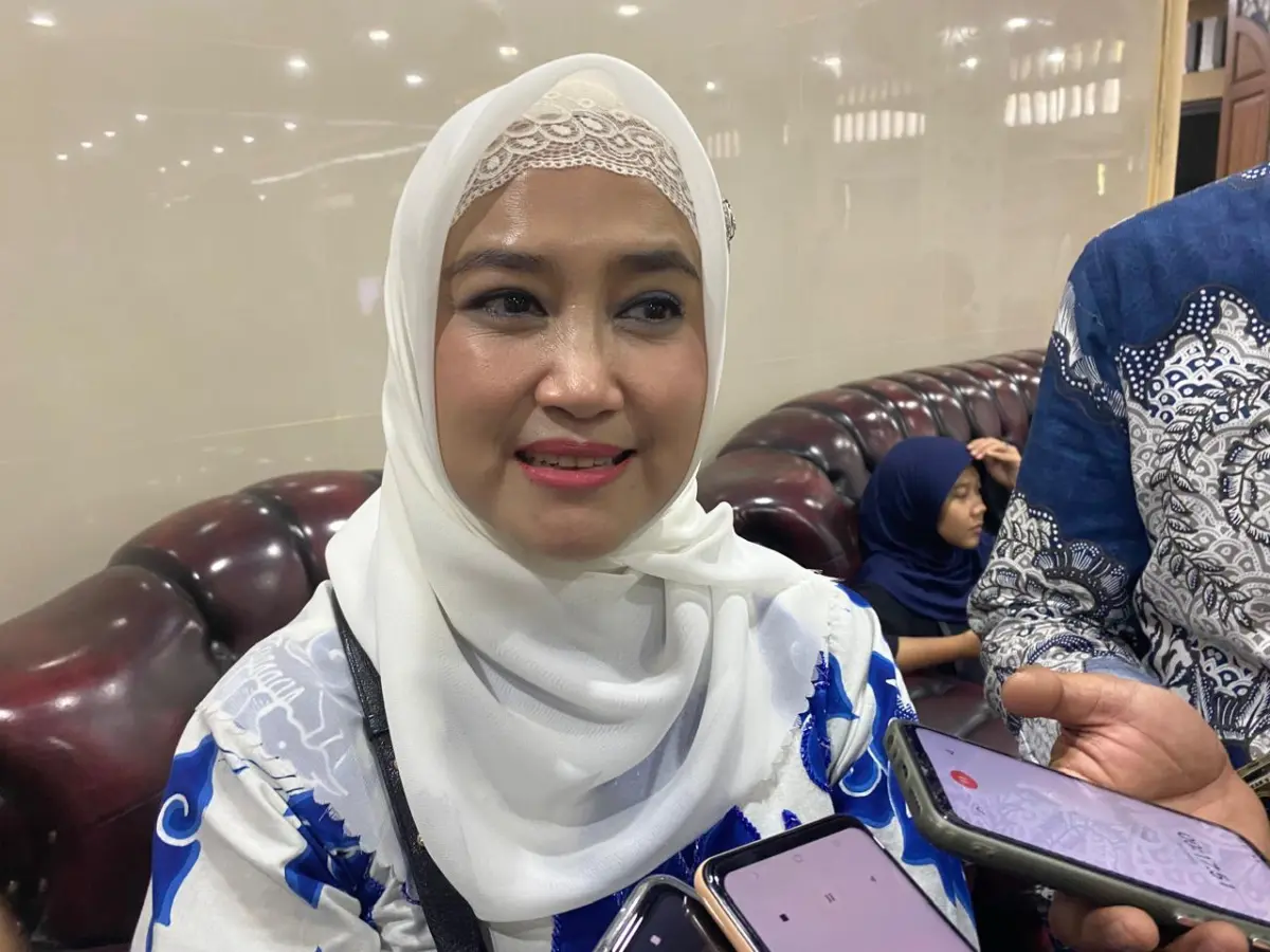 Uangnya untuk Perbaikan Jalan dan Ruang Kelas, Wakil Walikota Cirebon Pilih Pakai Mobil Dinas ...