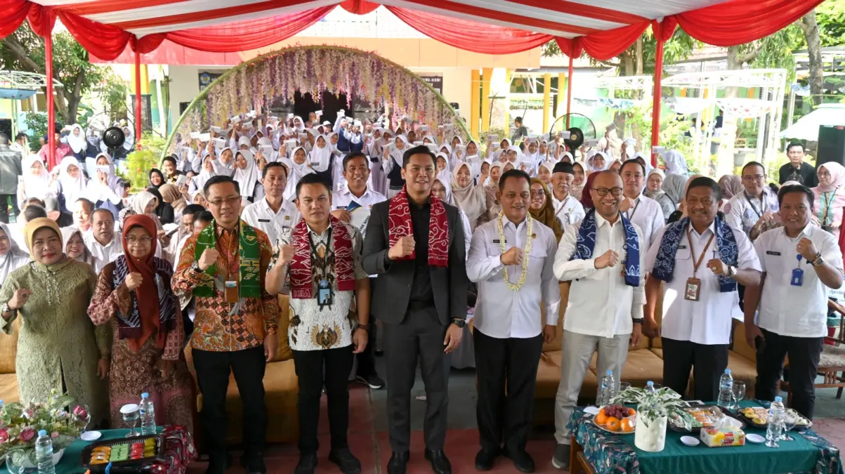 9 Bank Mini Sekolah Diluncurkan, SMPN 1 Weru Kabupaten Cirebon Jadi ...