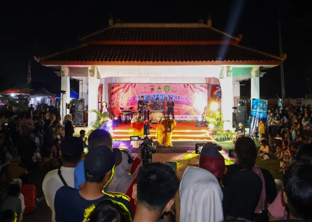 Jadikan Pasar Batik Trusmi Cirebon sebagai Ruang Kreasi Seni – Radar ...