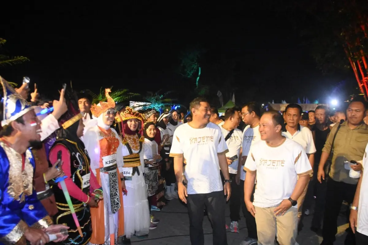 Pelari dengan Pakaian Adat Hiasi Kajene Runiverse Kuningan – Radar ...